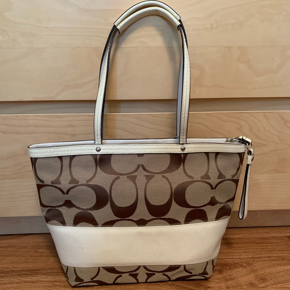 The Coach Signature Collection Shoulder Tote Bag. - Gem